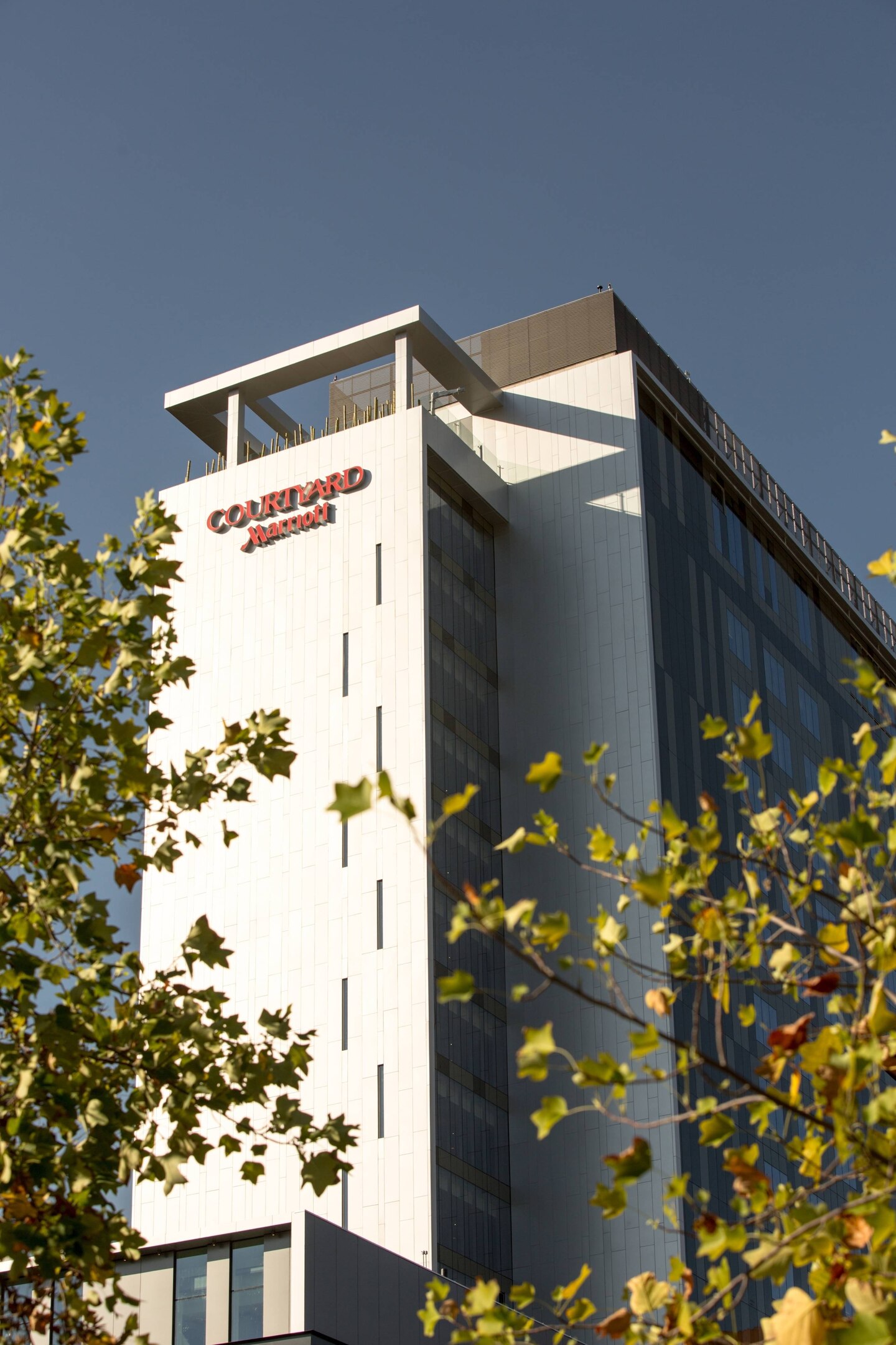 Vive un 18 entretenido en Courtyard Santiago | MAGAZINE DIGITAL